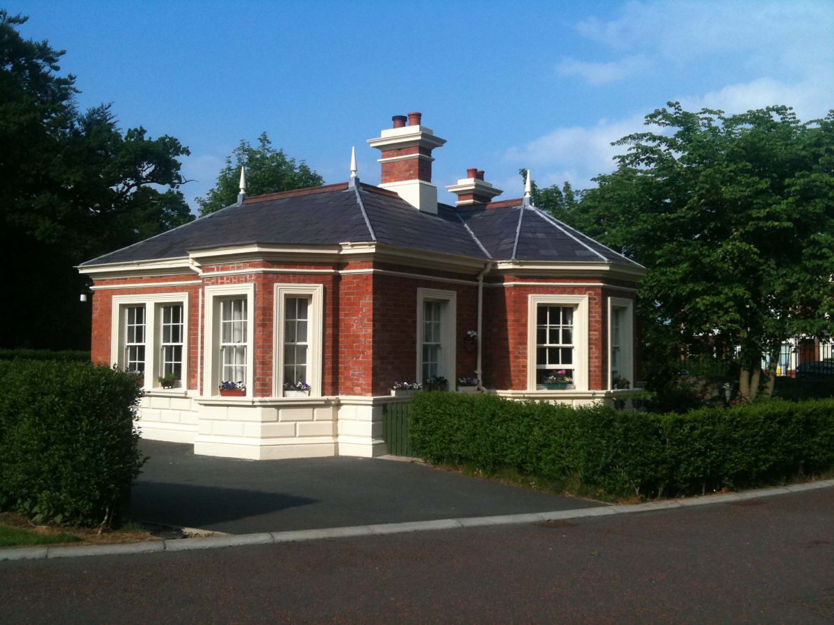 Wallace Park Gate Lodges - Hearth Historic Buildings Trust