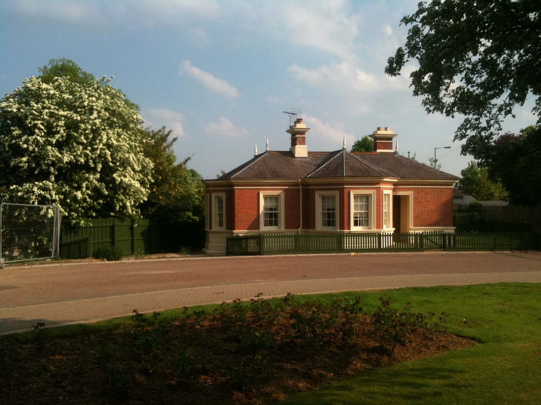 Wallace Park Gate Lodges - Hearth Historic Buildings Trust